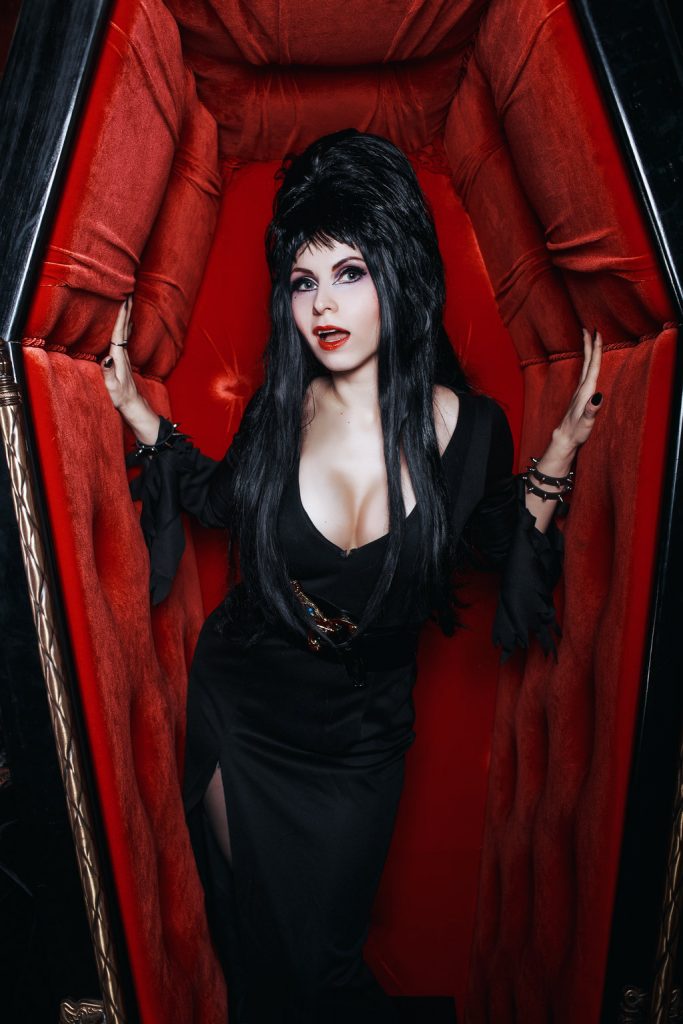 Elvira Sexy Cosplay Para Halloween Blog De Comics